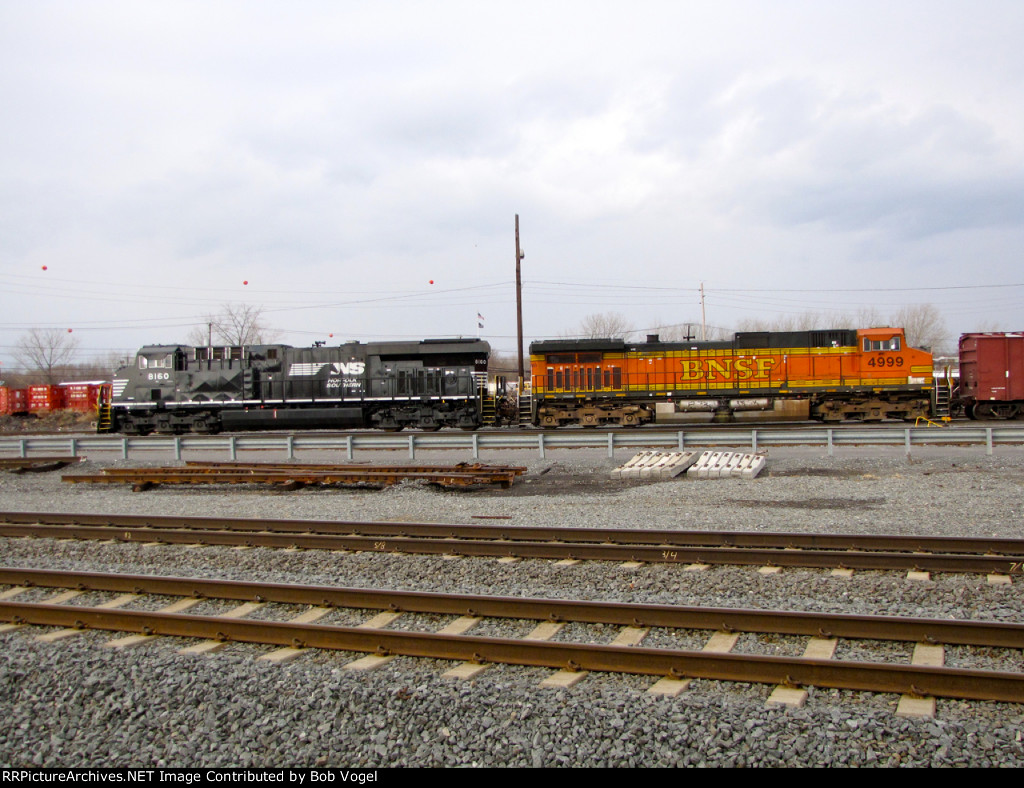 BNSF 4999 and NS 8160